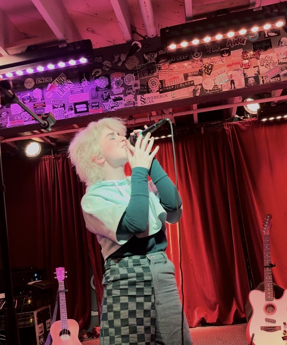 Isabel Pless Concert Photos | Concert Archives