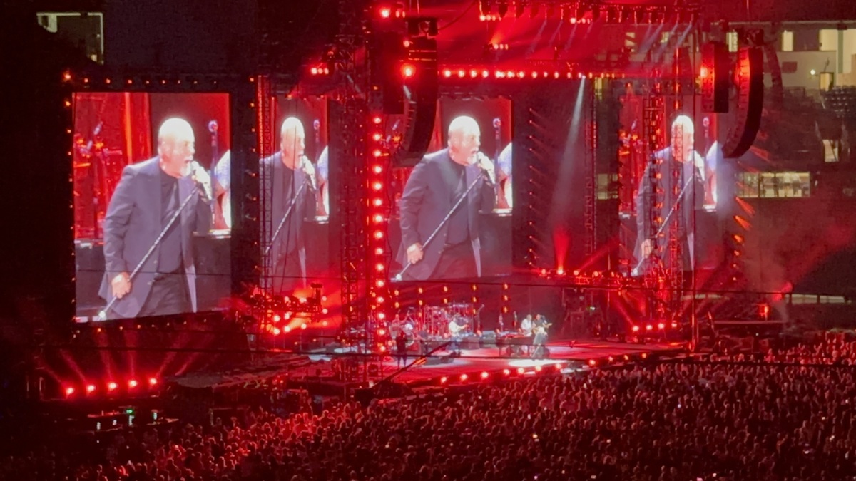 Billy Joel Concert & Tour History (Updated for 2025 - 2026) | Concert ...