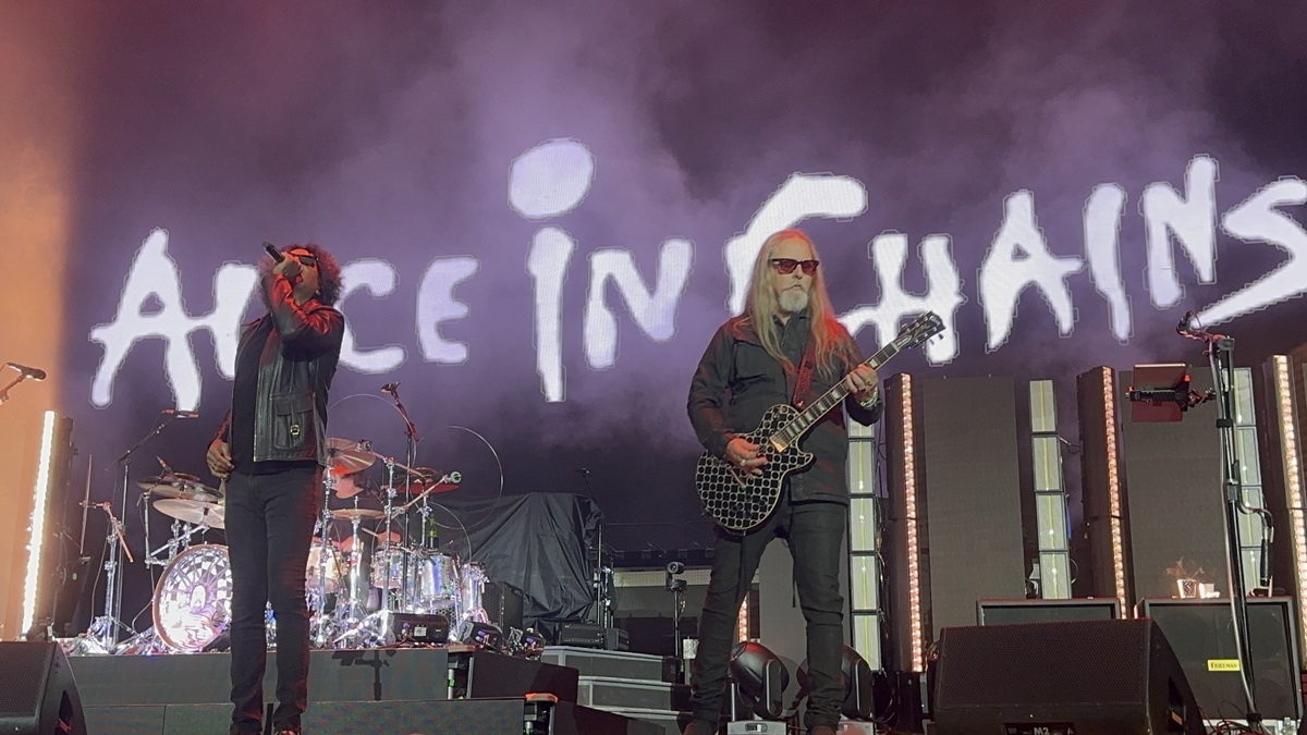 Oct 16, 2023: Guns N' Roses / Alice In Chains at BC Place Vancouver ...