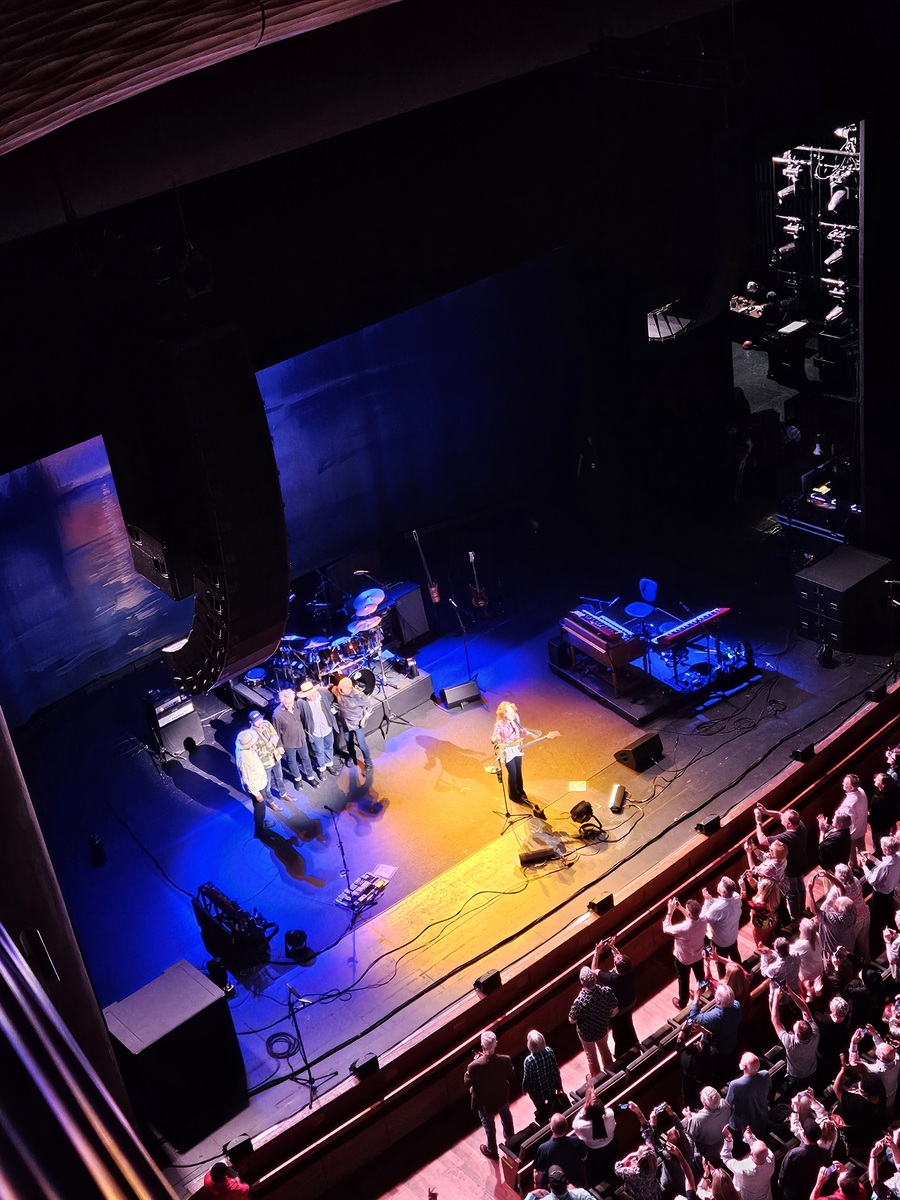 Bonnie Raitt Concert & Tour History (Updated for 2025) | Concert Archives