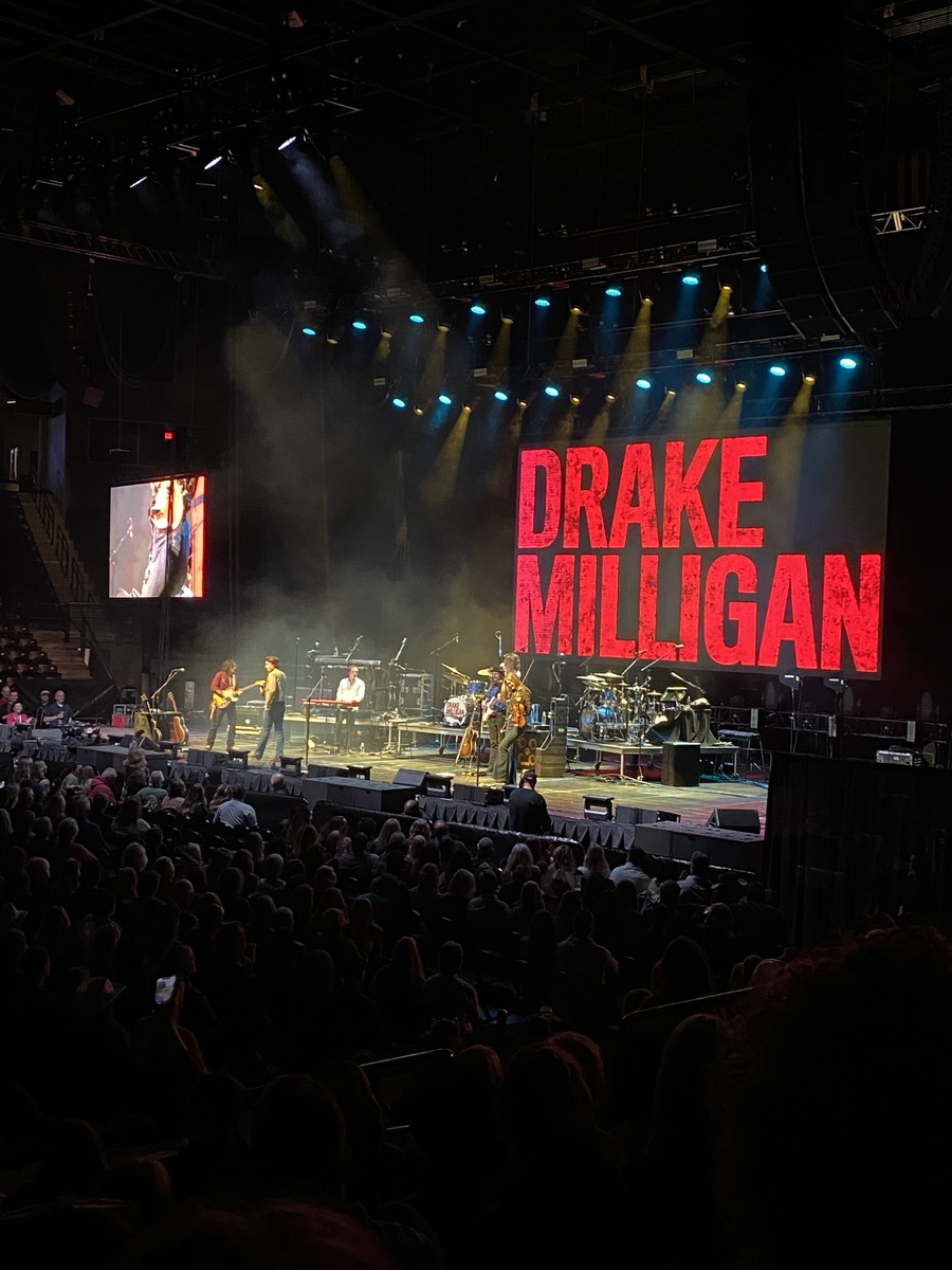 Mar 29, 2025: Blake Shelton / Drake Milligan at Fishers Event Center ...