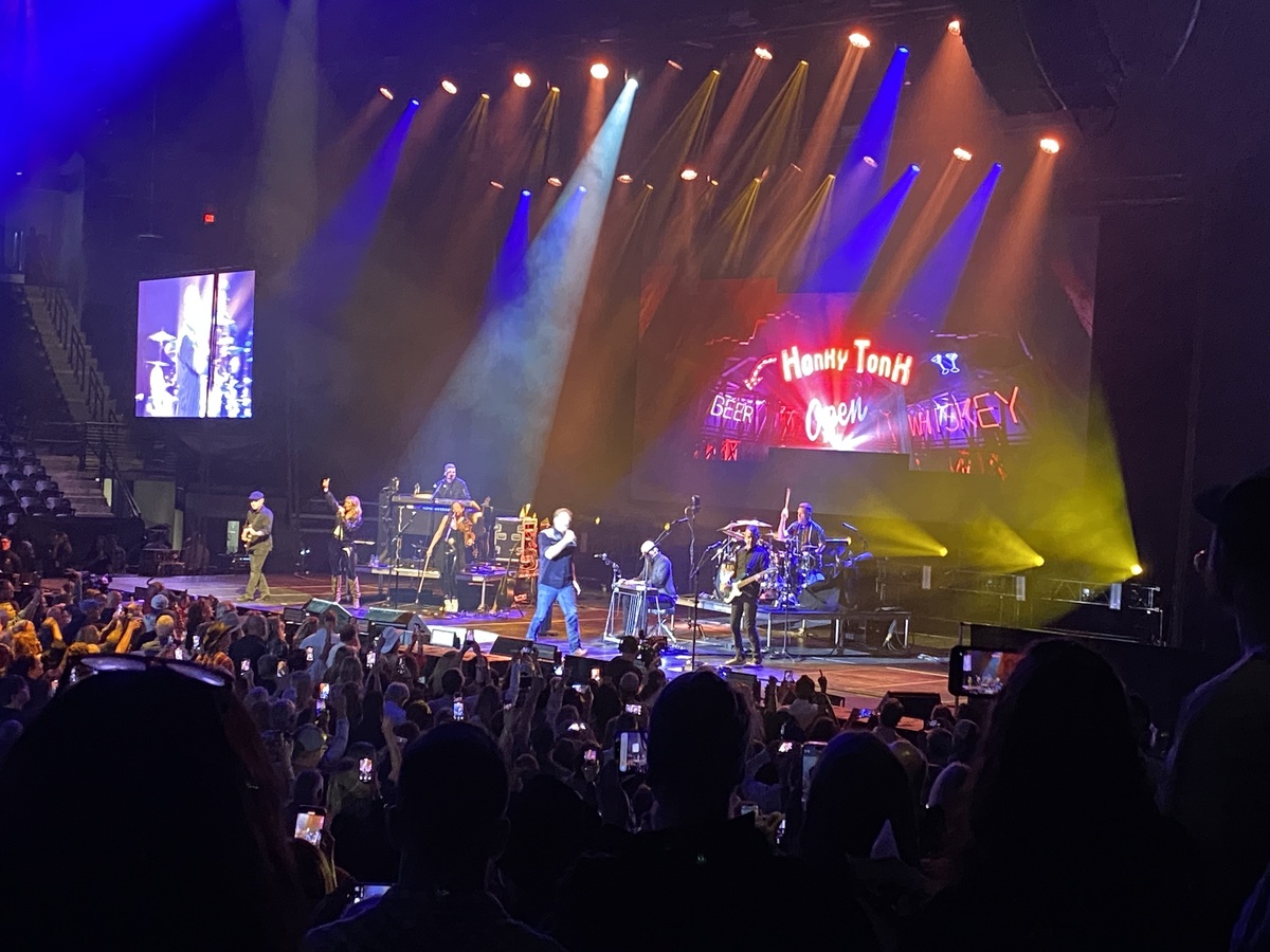 Mar 29, 2025: Blake Shelton / Drake Milligan at Fishers Event Center ...
