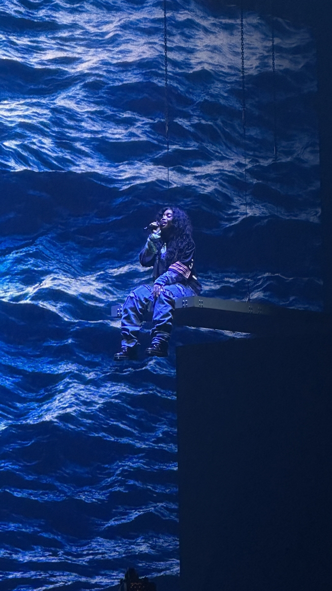 Jun 18, 2023: SZA / Raye at The O2 London, England, United Kingdom ...