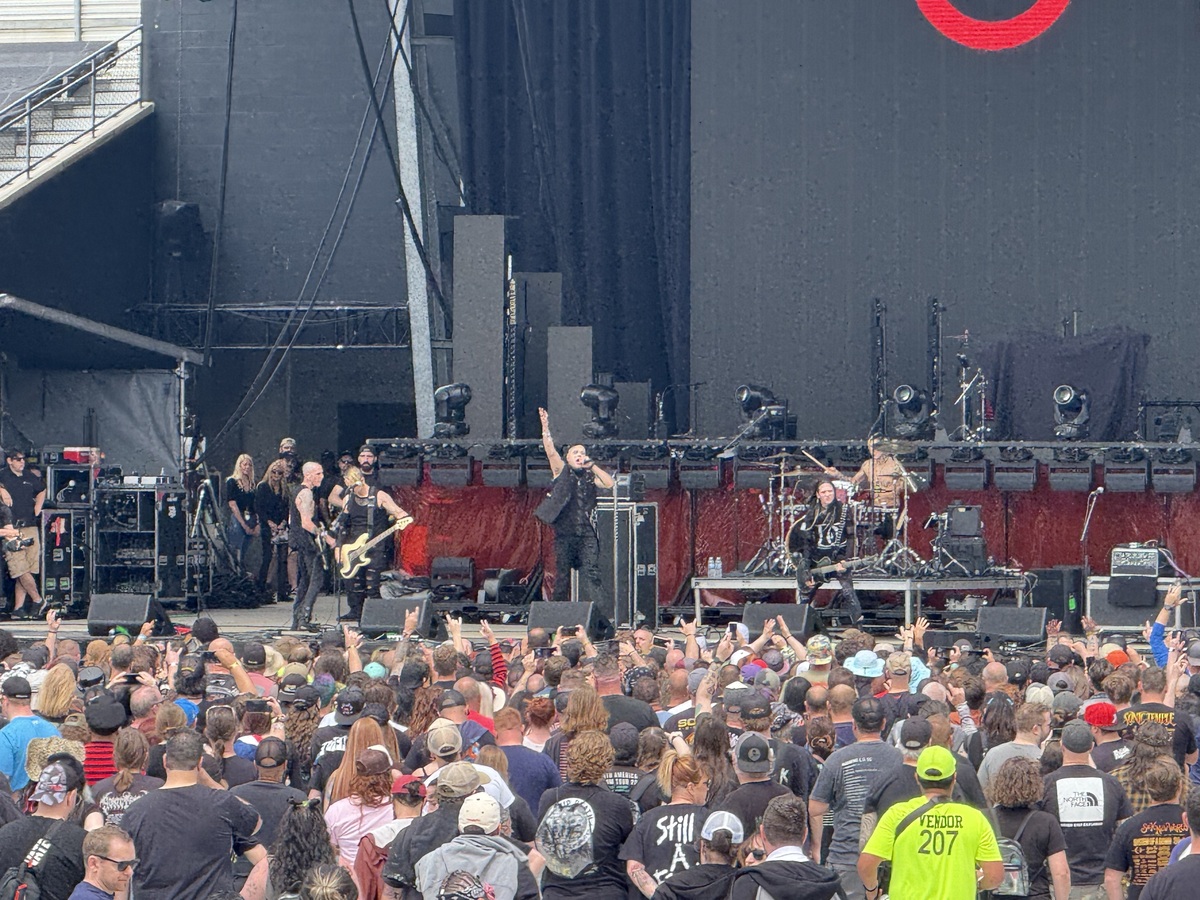 Poppy Concert & Tour History (Updated for 2025) | Concert Archives