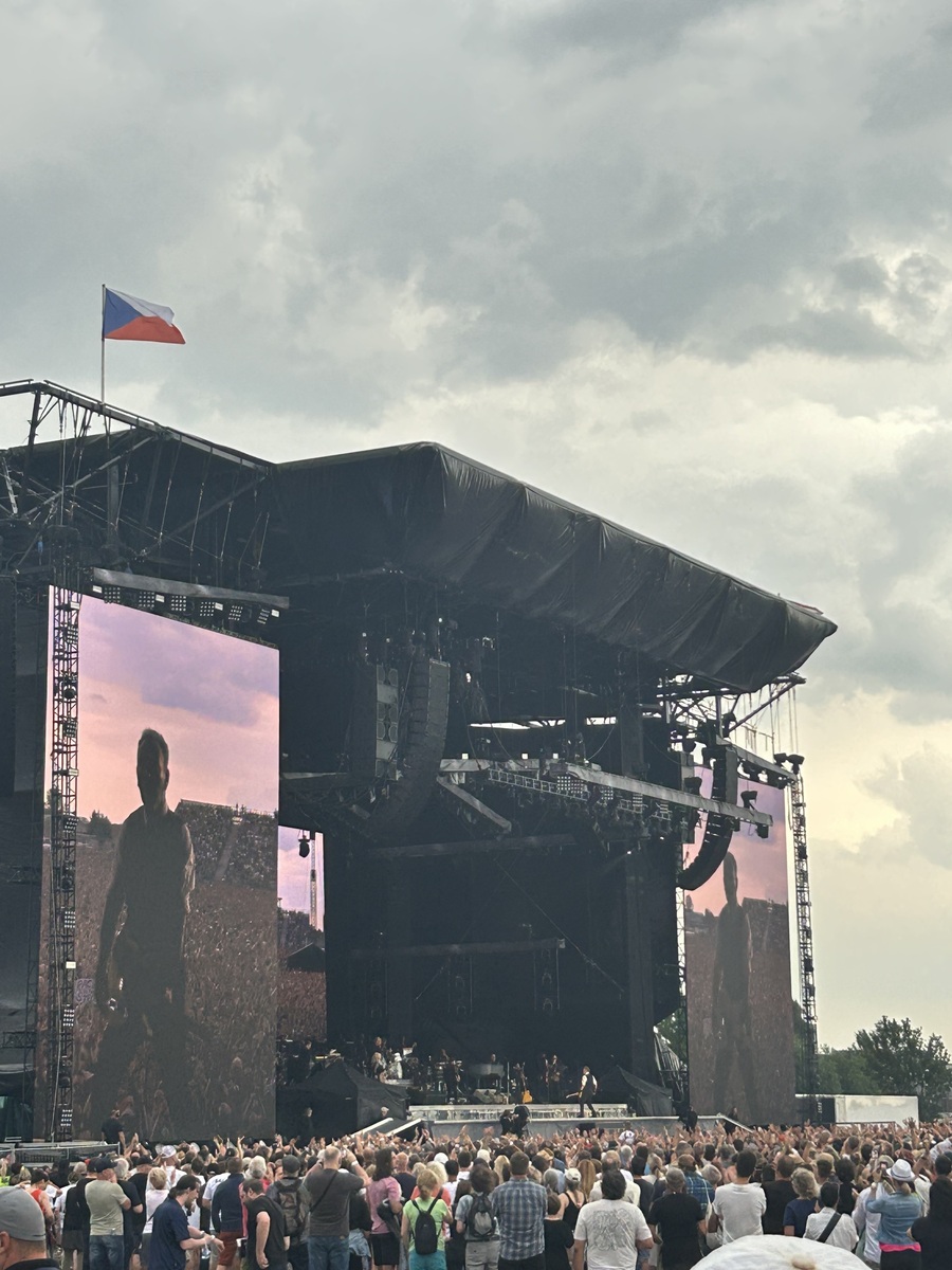 Jun 15, 2025: Bruce Springsteen & The E Street Band at Letiště Letňany ...