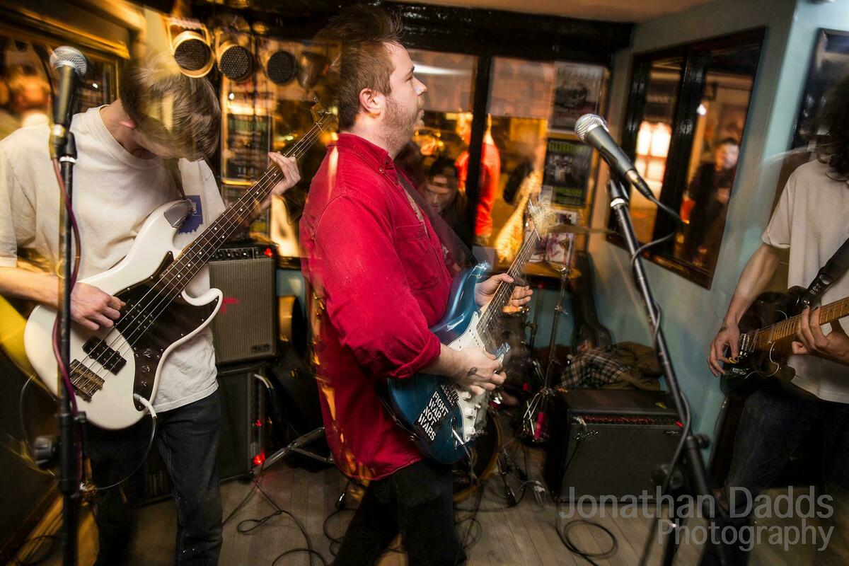 Feb 26, 2016: Superglu / Bruce Willis / Roy at V Bar Colchester ...