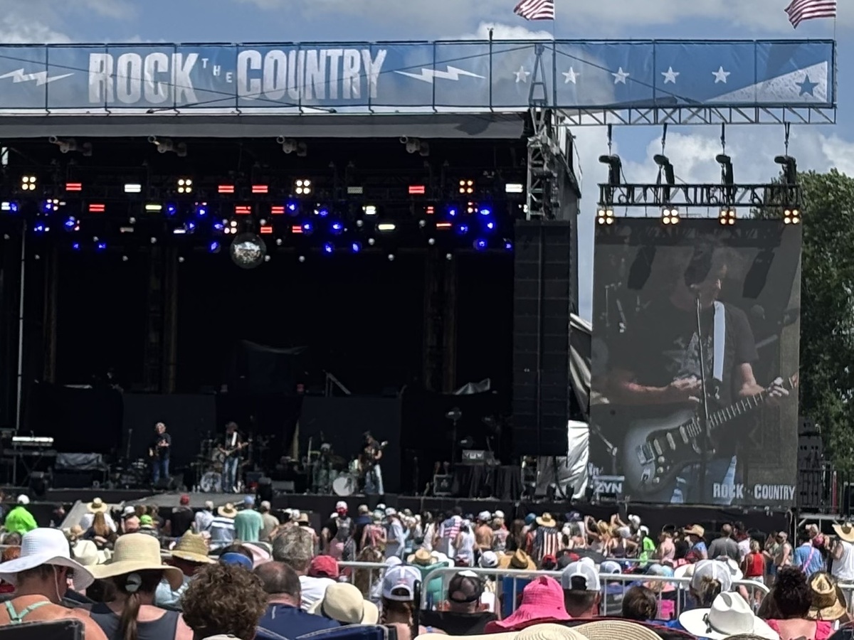 Lee Greenwood Concert & Tour History (Updated for 2025) | Concert Archives