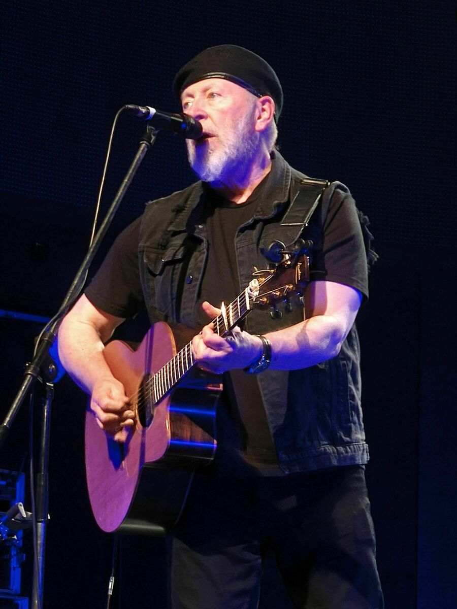 Richard Thompson Concert & Tour History (Updated for 2025) | Concert ...