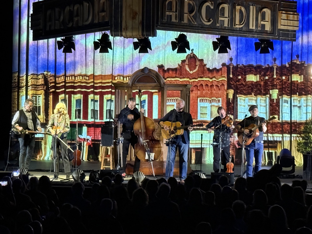 Jul 11, 2025: Alison Krauss & Union Station / Jerry Douglas / Willie Watson at Arizona Financial ...