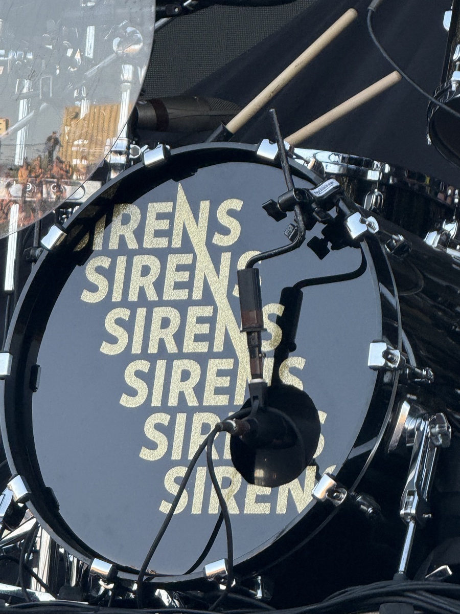 Jun 17, 2025: Pierce the Veil / Sleeping With Sirens / Beach Weather at ...