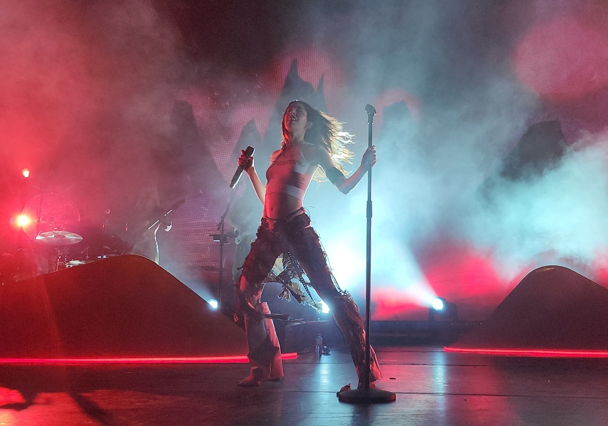 Apr 17, 2023: Caroline Polachek / George Clanton at Queen Elizabeth ...