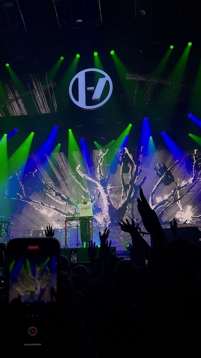 Oct 10, 2025: Twenty One Pilots / Dayglow at iTHINK Financial ...