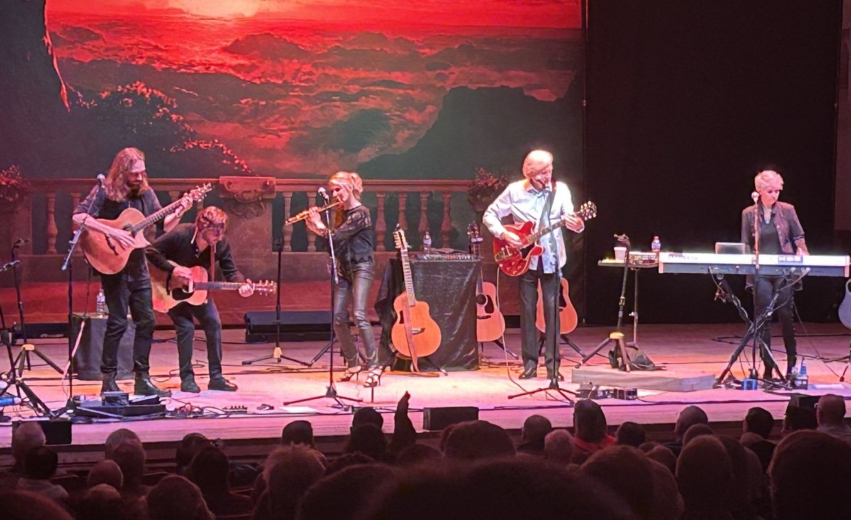 Justin Hayward Concert & Tour History (Updated for 2026 - 2027 ...