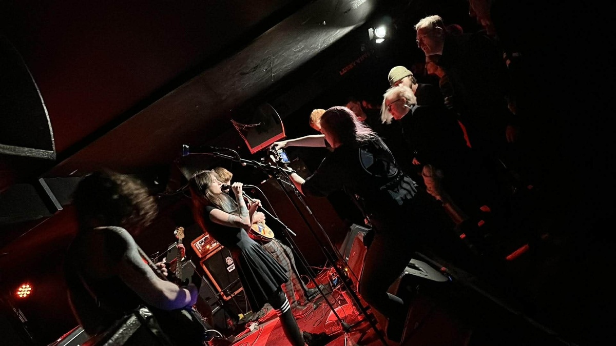 Glutton Concert Photos | Concert Archives