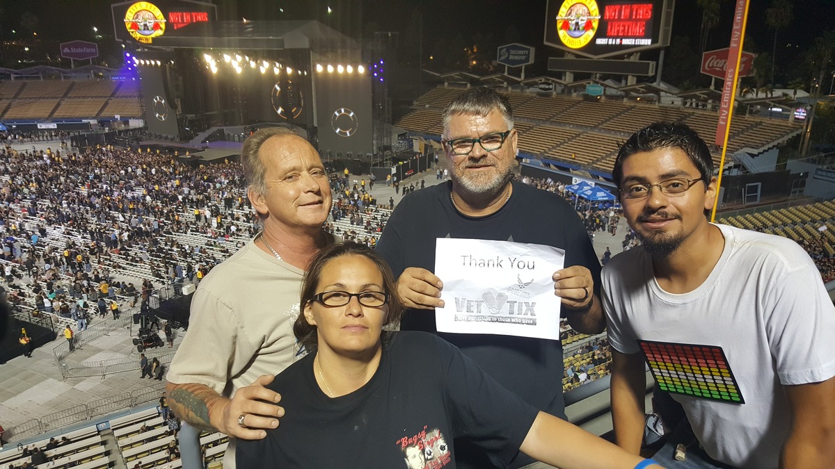 Aug 19, 2016: Guns N' Roses / The Cult at Dodger Stadium Los Angeles ...