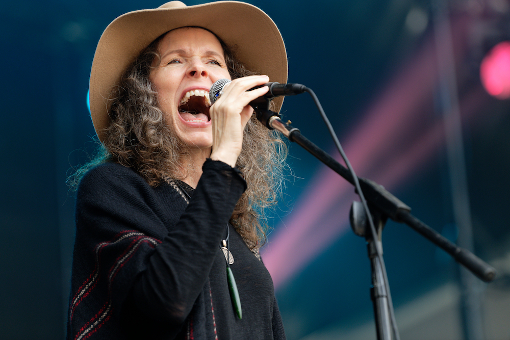 Edie Brickell & New Bohemians Concert & Tour History | Concert Archives