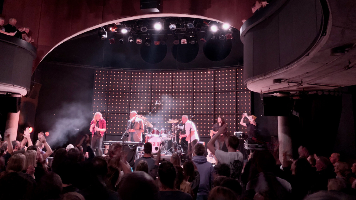 Nov 15, 2021: Roachford / President Street at Mojo Club Hamburg ...