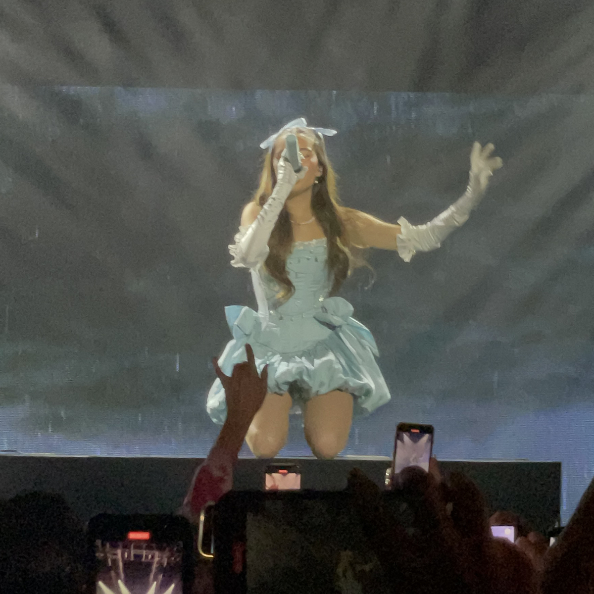 Nov 12, 2021: Madison Beer / Maggie Lindemann / Audriix at House of ...