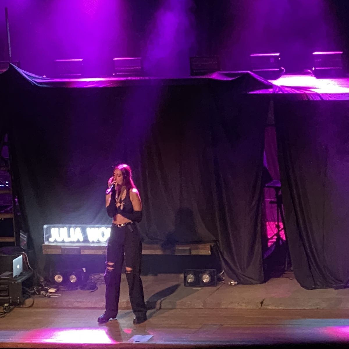 Amelia Moore Concert & Tour History (Updated for 2023) | Concert Archives