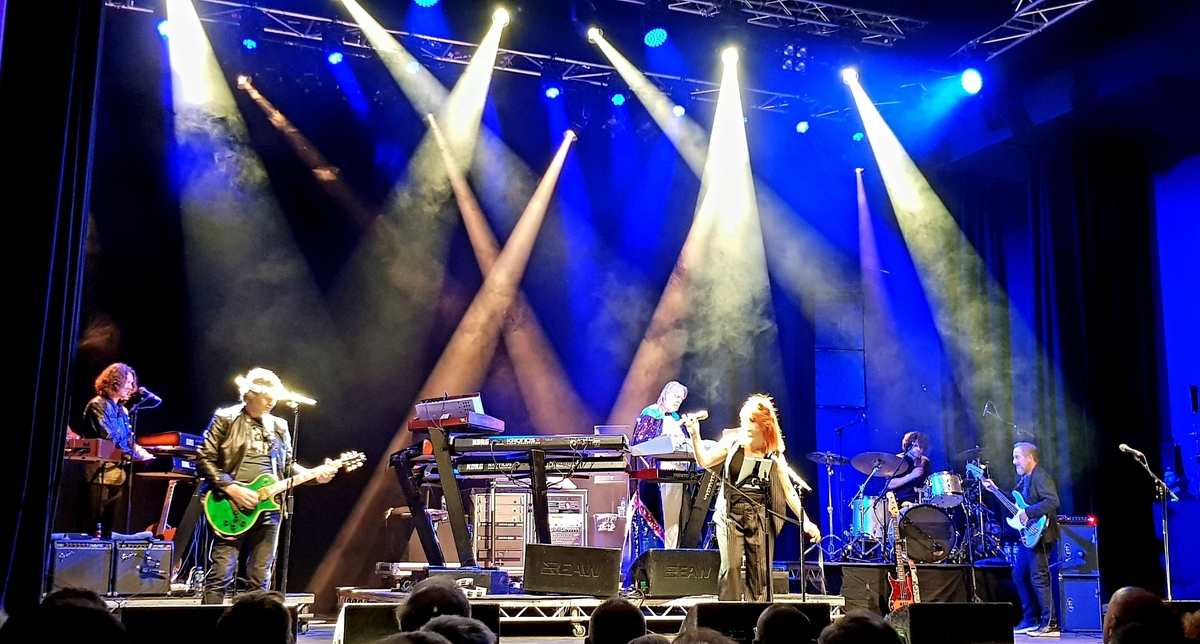 Rick Wakeman & The English Rock Ensemble Concert & Tour History ...