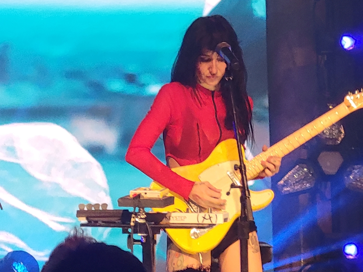 Lights Singer Wallpaper