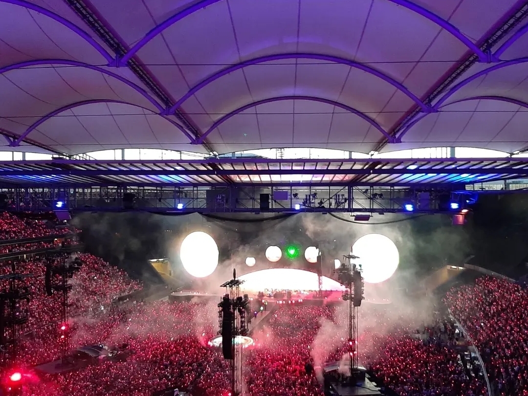 Jul 02, 2022: Coldplay / H.E.R. / Alli Neumann at Deutsche Bank Park ...