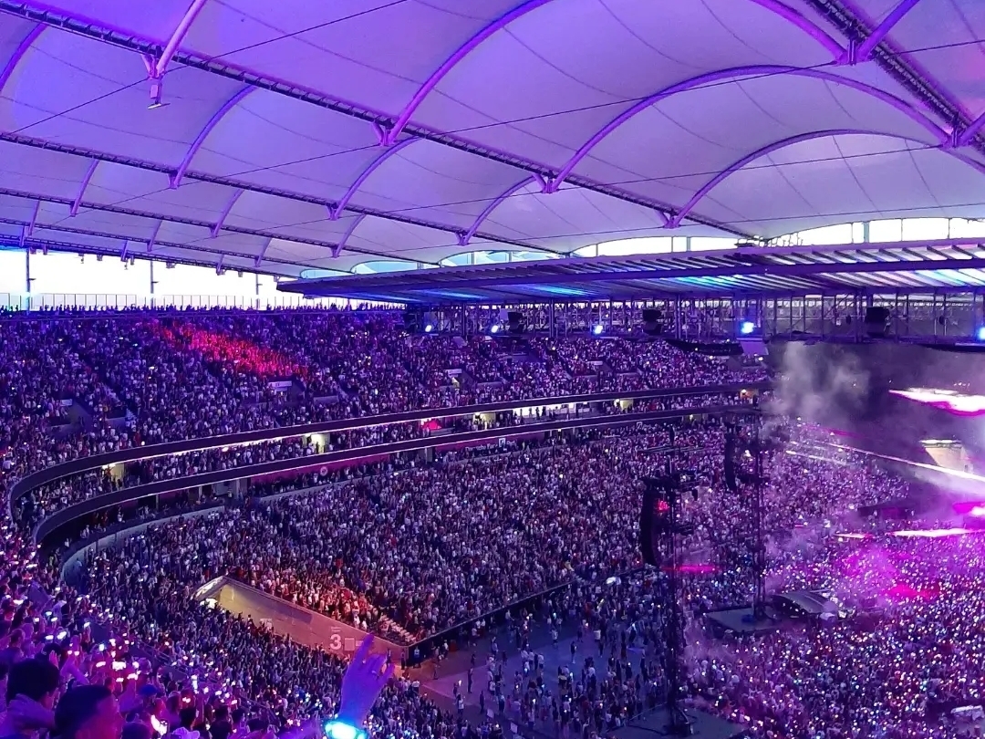 Jul 02, 2022: Coldplay / H.E.R. / Alli Neumann at Deutsche Bank Park ...