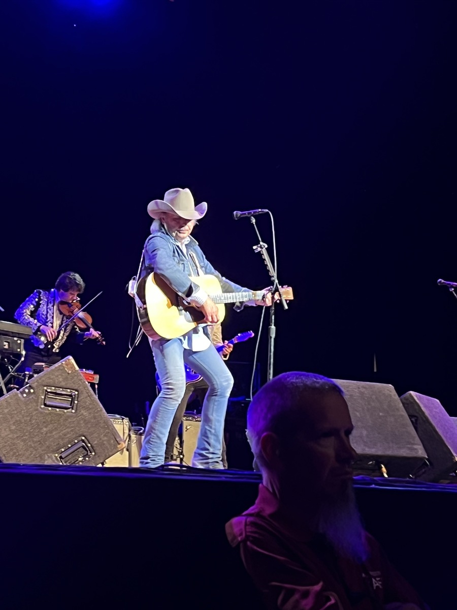 Dwight Yoakam Concert & Tour History (Updated for 2022) | Concert Archives