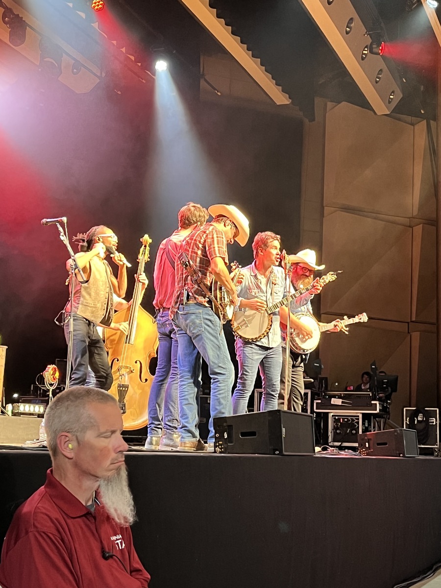 Dwight Yoakam Concert & Tour History (Updated for 2022) | Concert Archives