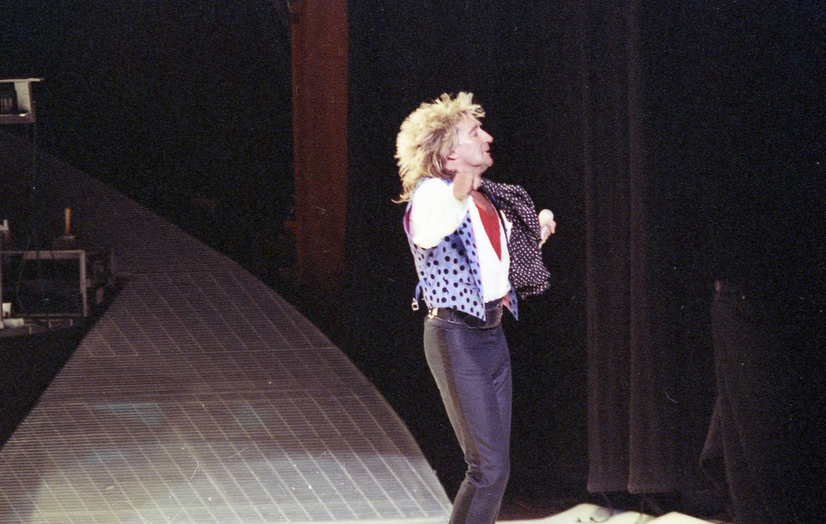 Rod Stewart Concert & Tour History (Updated for 2022 - 2023) | Concert ...