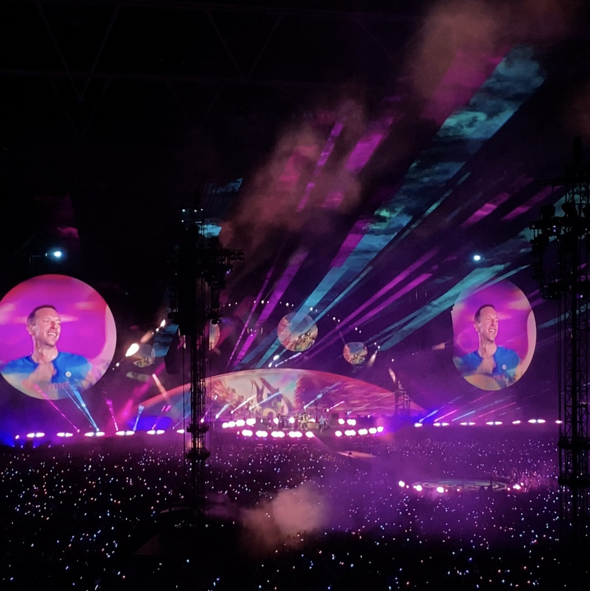 Aug 13, 2022: Coldplay / H.E.R. (US) / Griff / Craig David / Jacob ...