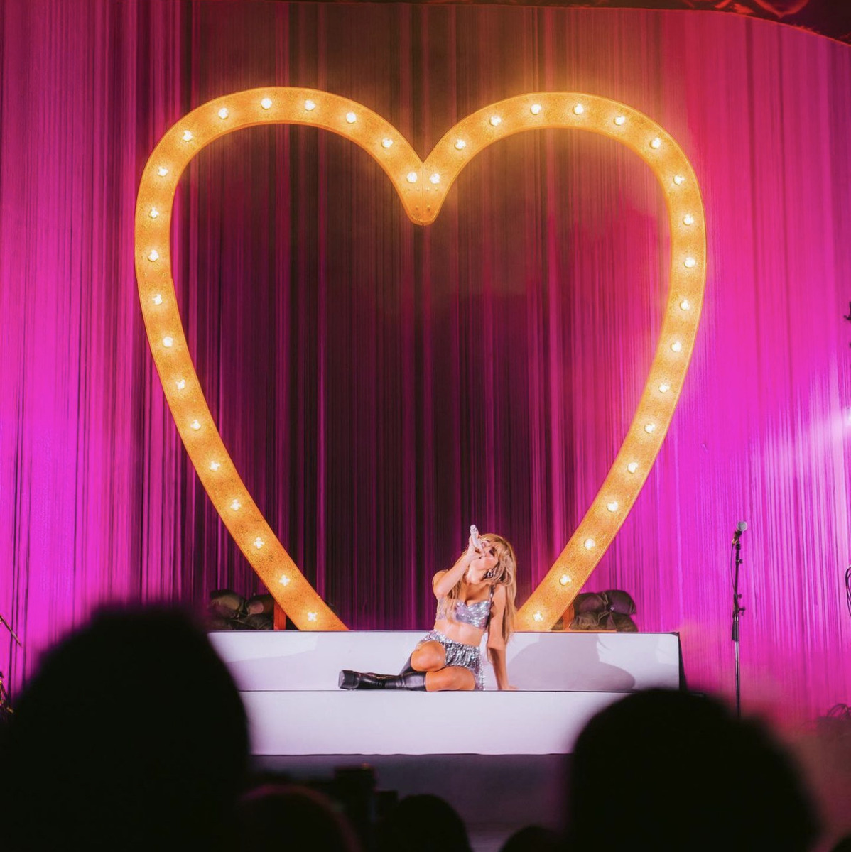 Sabrina Carpenter Concert & Tour History (Updated for 2023) | Concert ...