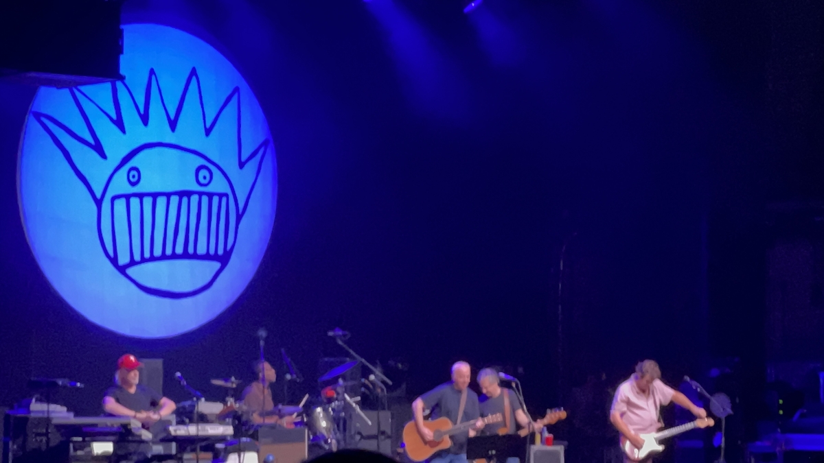 Nov 01, 2022: Ween at Beacon Theatre New York, New York, United States ...