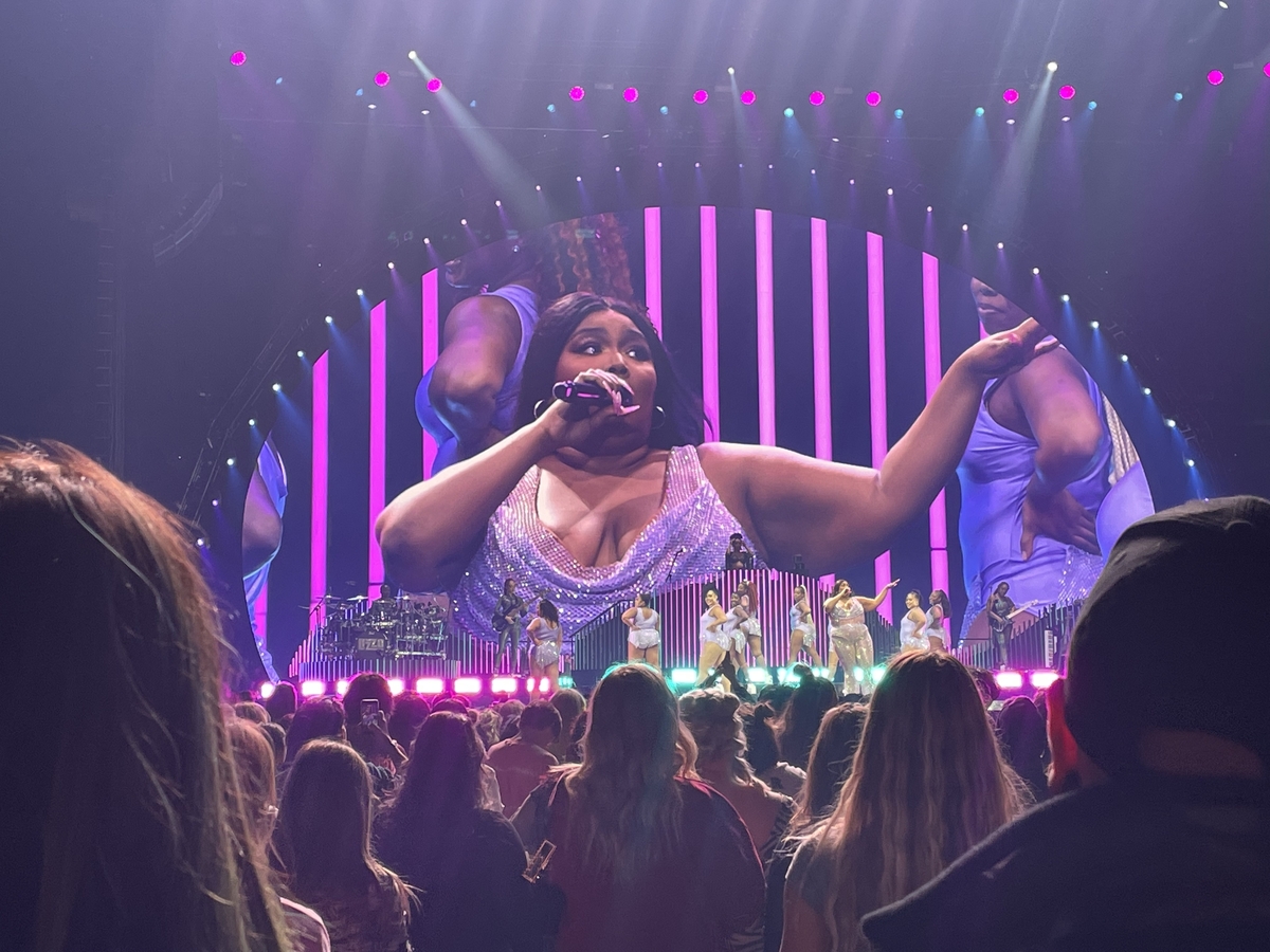 Nov 07, 2022: Lizzo / Latto / Sophia Eris at Rogers Arena Vancouver ...