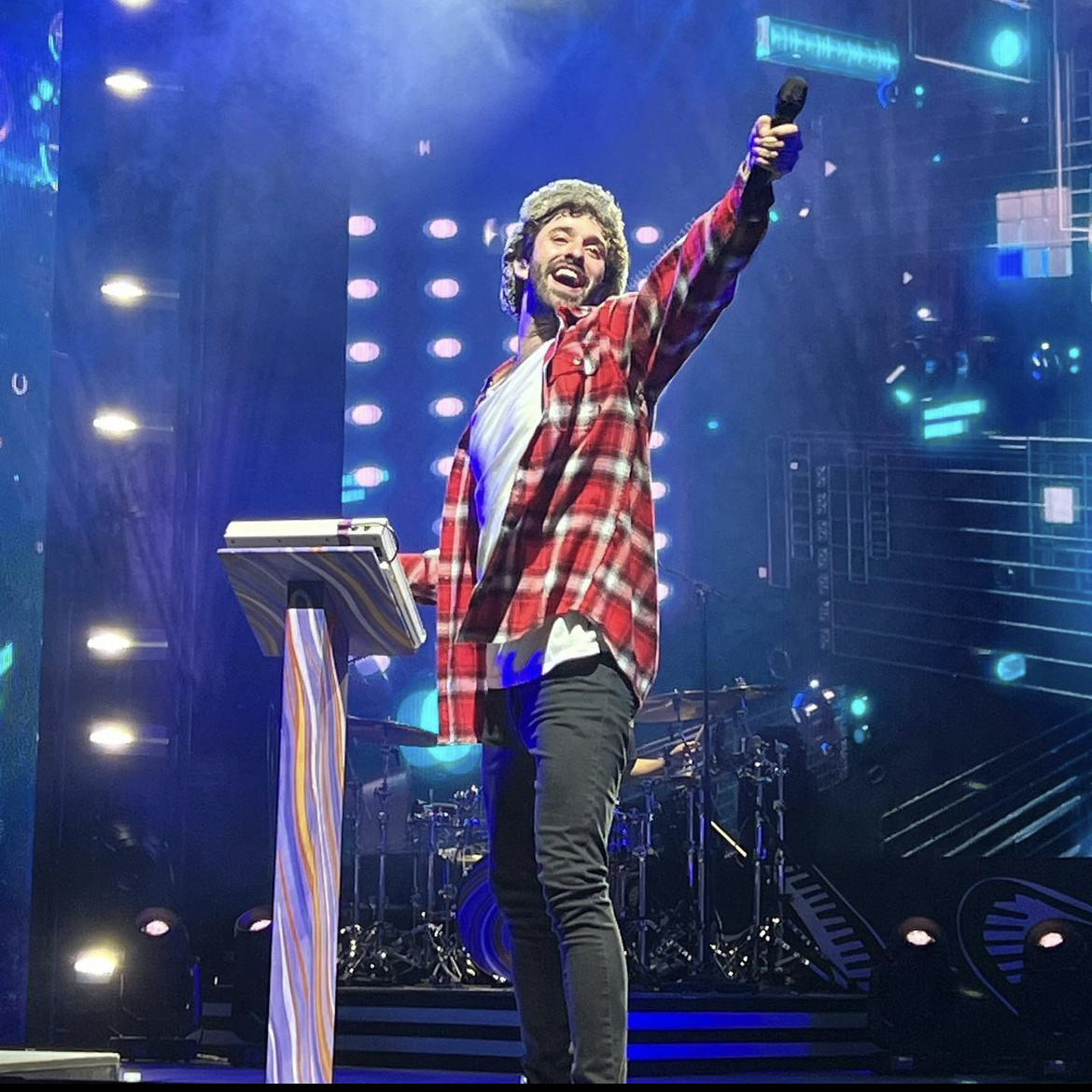 Jun 10, 2022: AJR / BoyWithUke at Fiddler's Green Amphitheatre ...