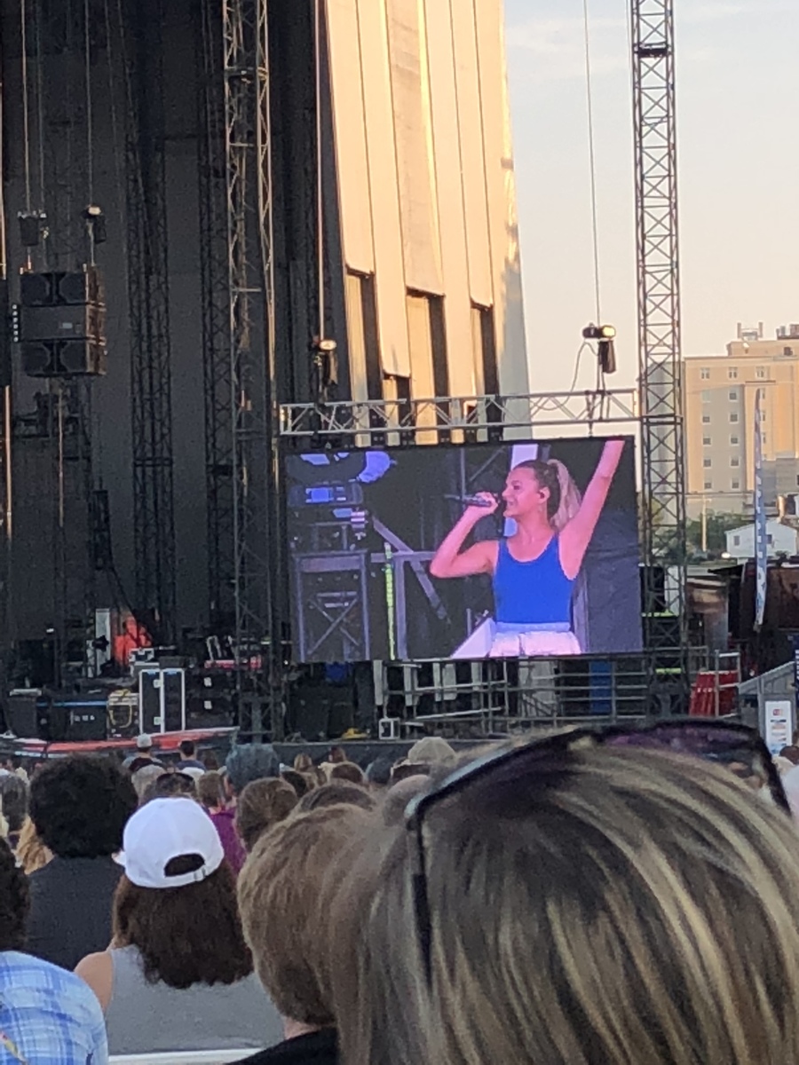 Aug 05, 2018: Keith Urban / Larkin Poe / Kelsea Ballerini at Darling's ...