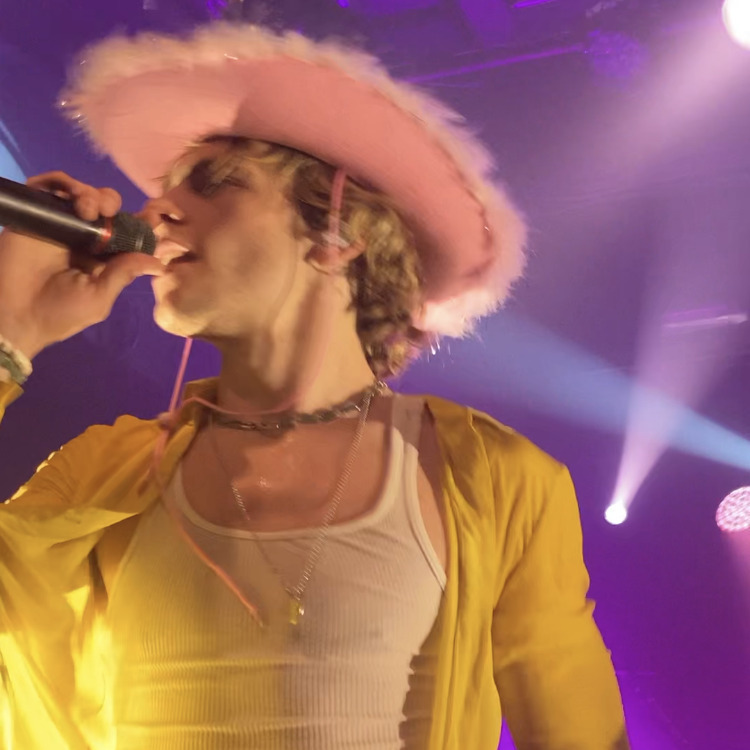 Ryland Lynch Shirtless