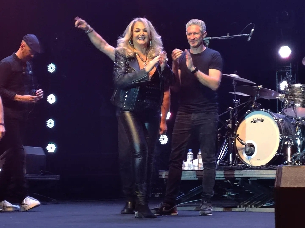 Bonnie Tyler Concert & Tour History (Updated for 2024 - 2025) | Concert ...