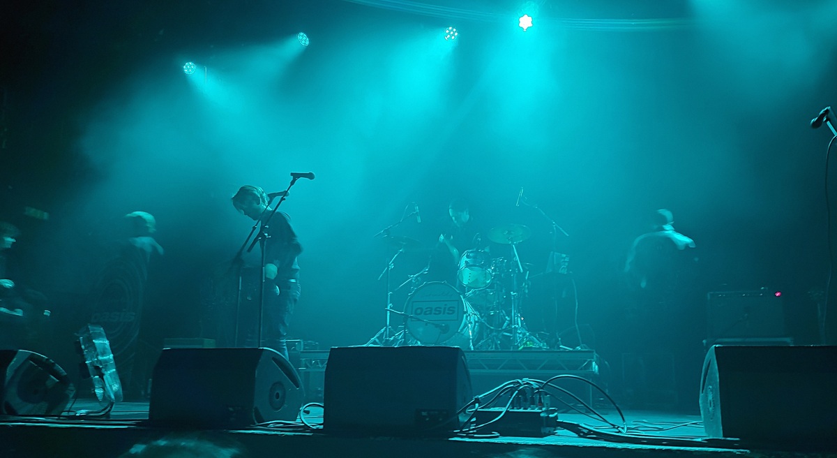 Definitely Oasis Concert & Tour History | Concert Archives