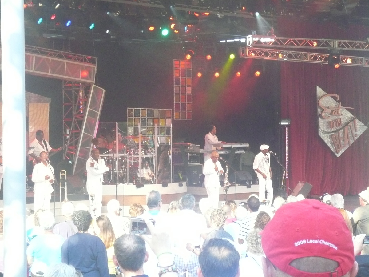 Kool & The Gang Concert & Tour History (Updated for 2023 - 2024 ...