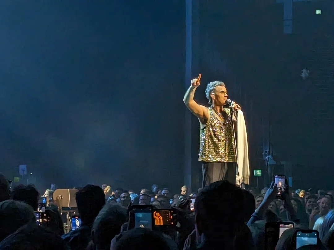 Robbie Williams Concert & Tour History (Updated for 2023) | Concert ...