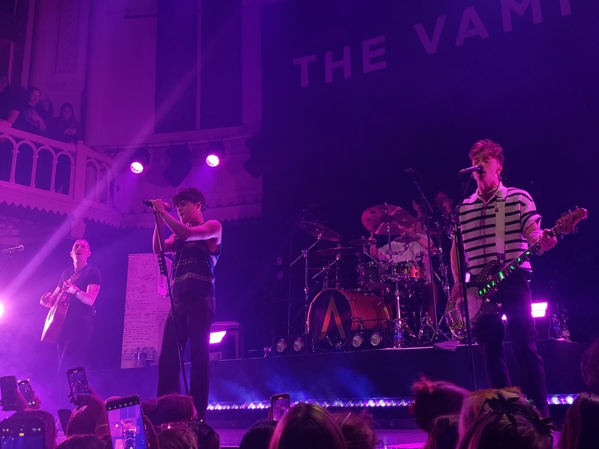 Mar 01, 2023: The Vamps / Beetlebug / Henry Moodie at Grote Zaal ...