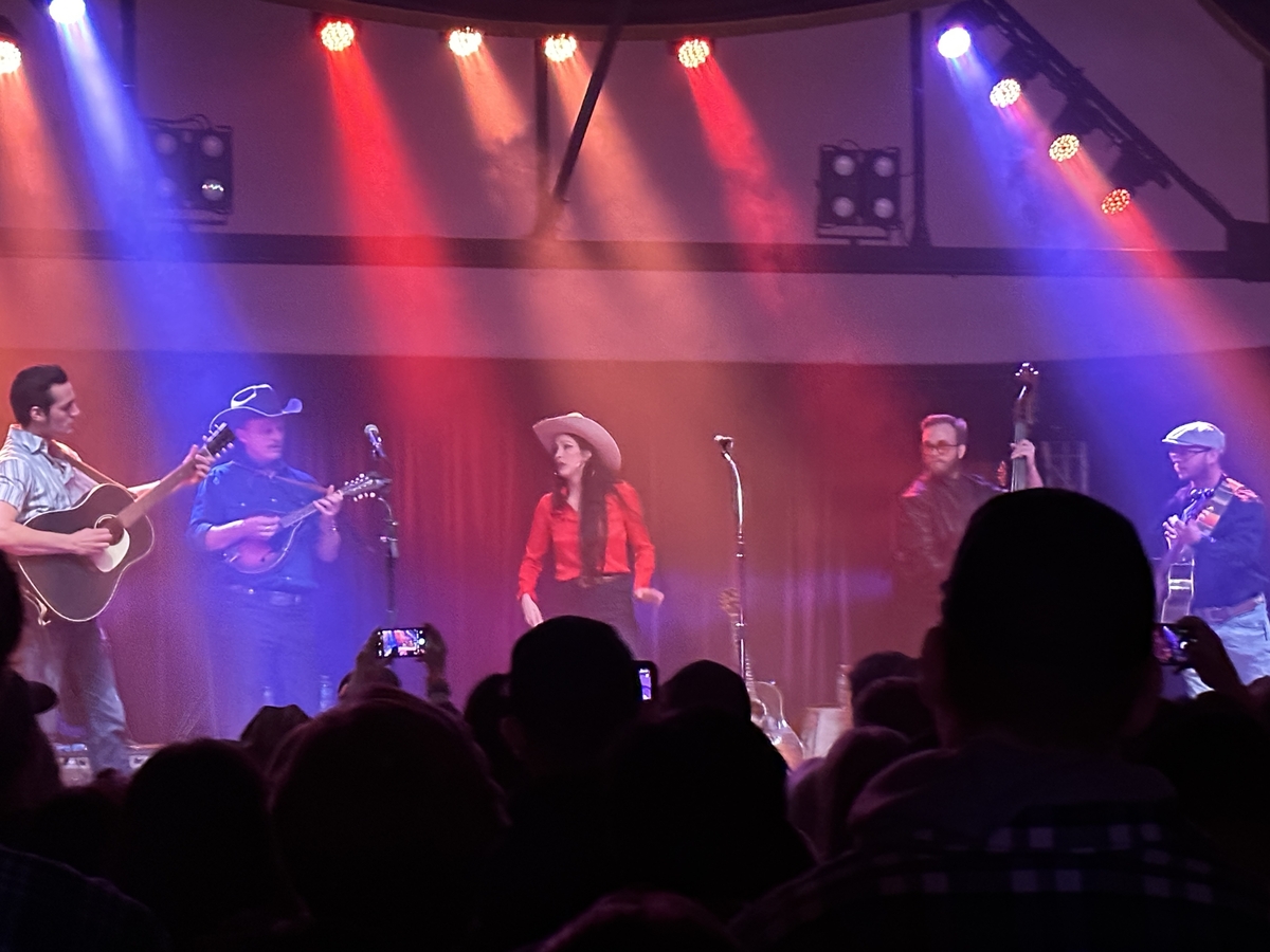 Sierra Ferrell Concert & Tour History (Updated for 2023) | Concert Archives