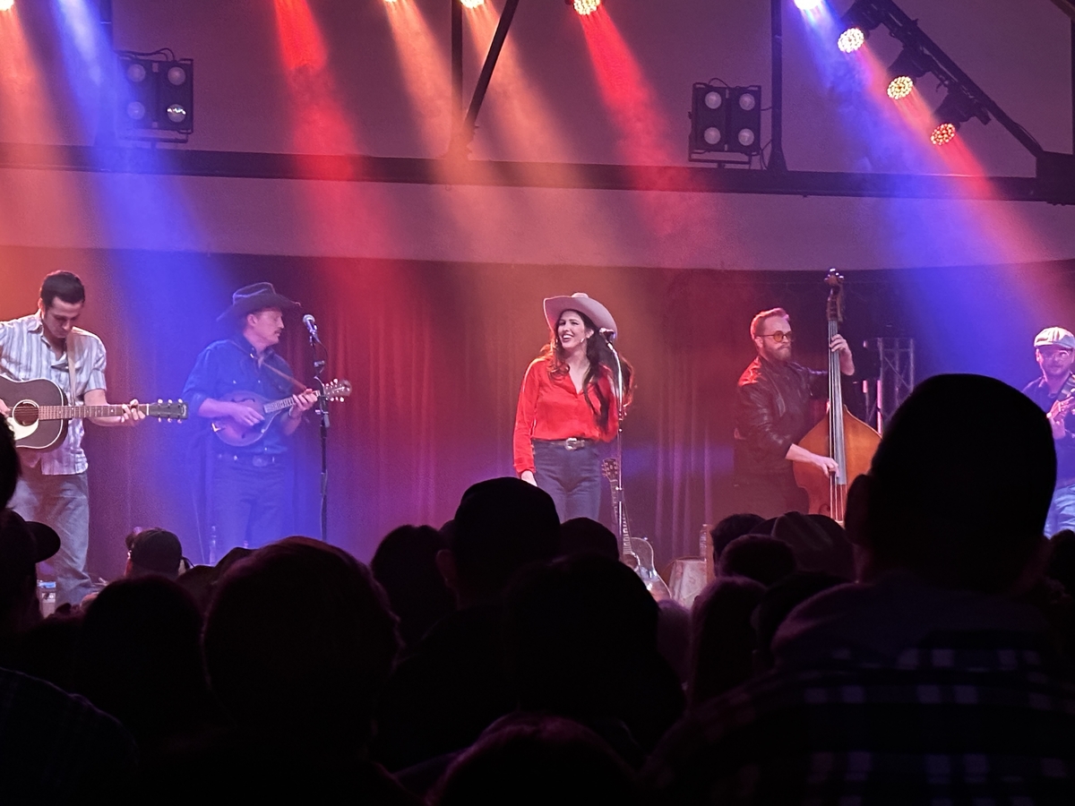 Sierra Ferrell Concert & Tour History (Updated for 2023) | Concert Archives
