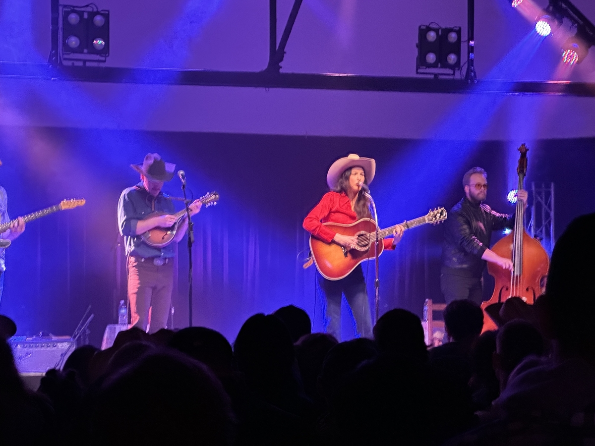Sierra Ferrell Concert & Tour History (Updated for 2023) | Concert Archives