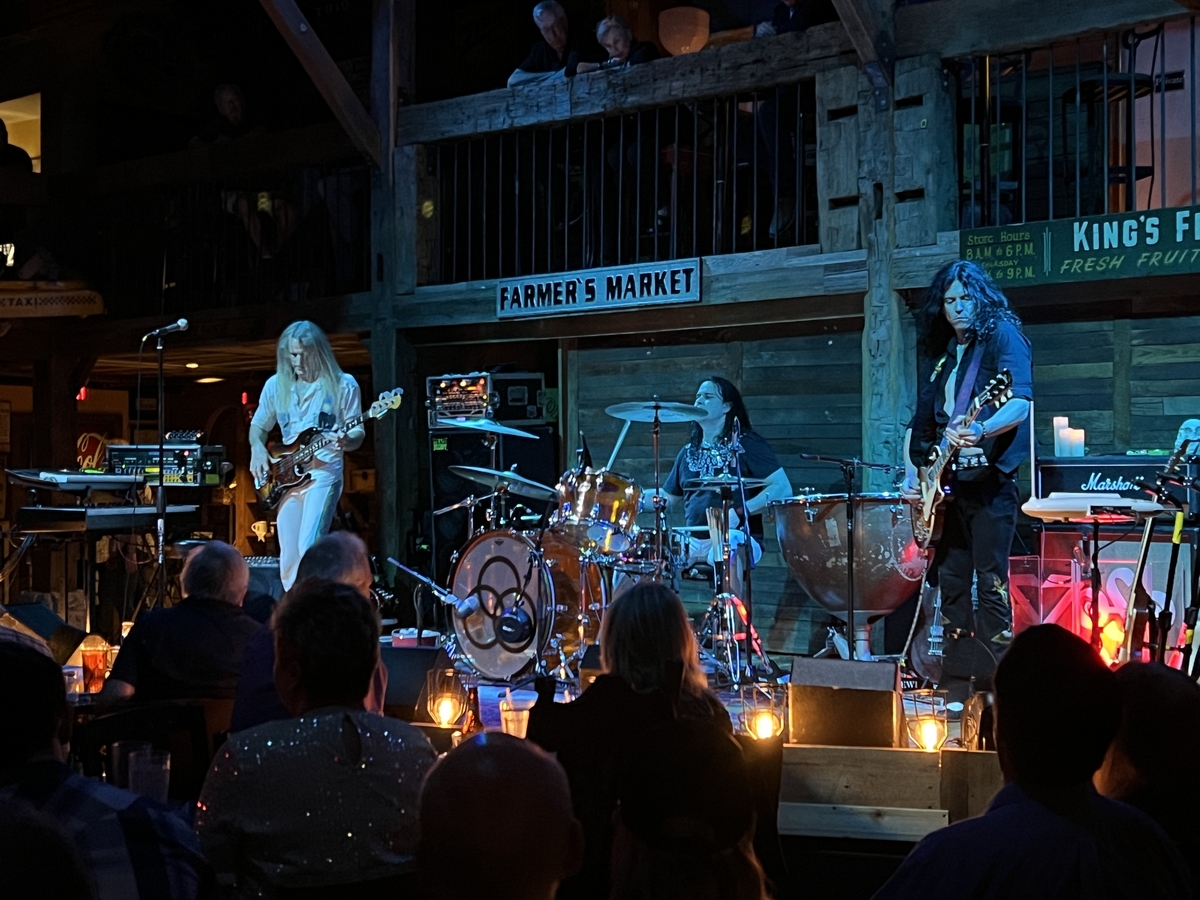 Concert History of Dosey Doe - Big Barn The Woodlands, Texas, United ...