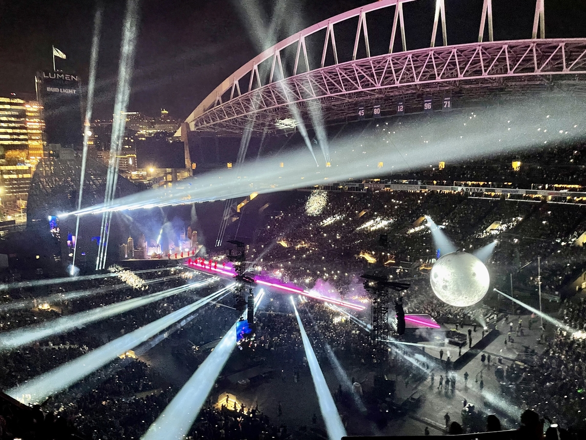 Aug 25, 2022: The Weeknd / Mike Dean / Snoh Alegra at Lumen Field ...