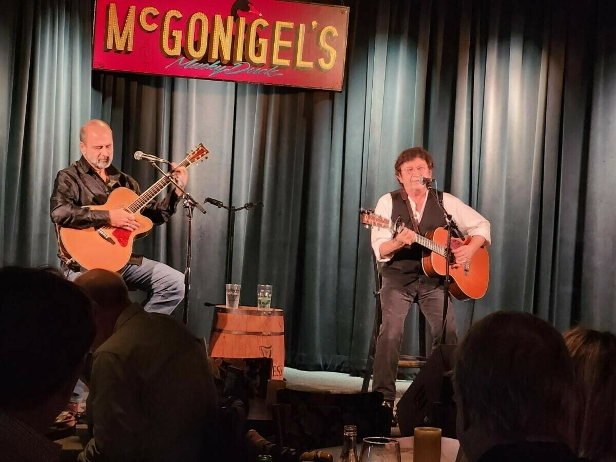 Shake Russell Concert & Tour History | Concert Archives