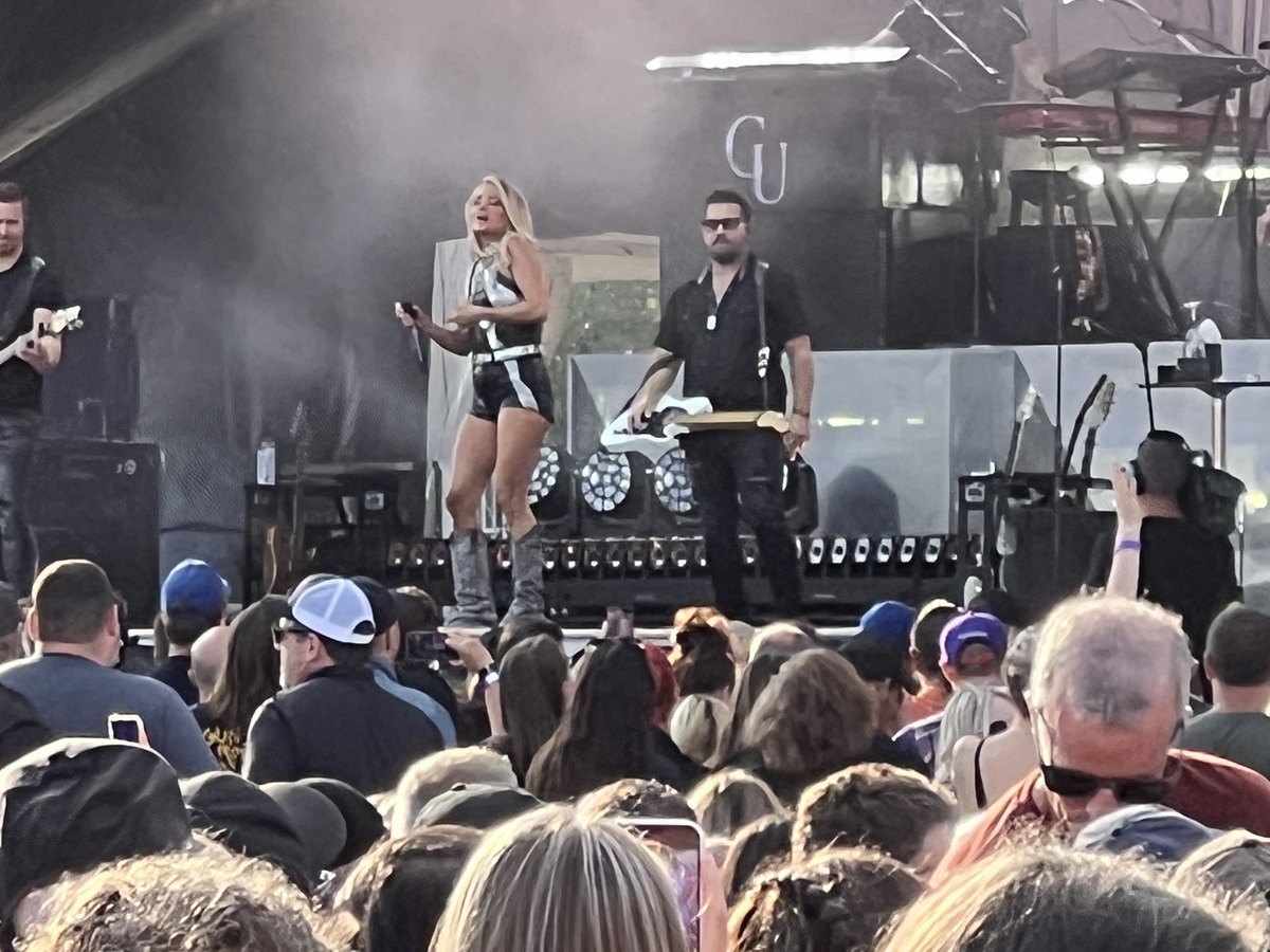 Aug 05, 2023: Guns N' Roses / Carrie Underwood at Stade Croix-Bleue ...