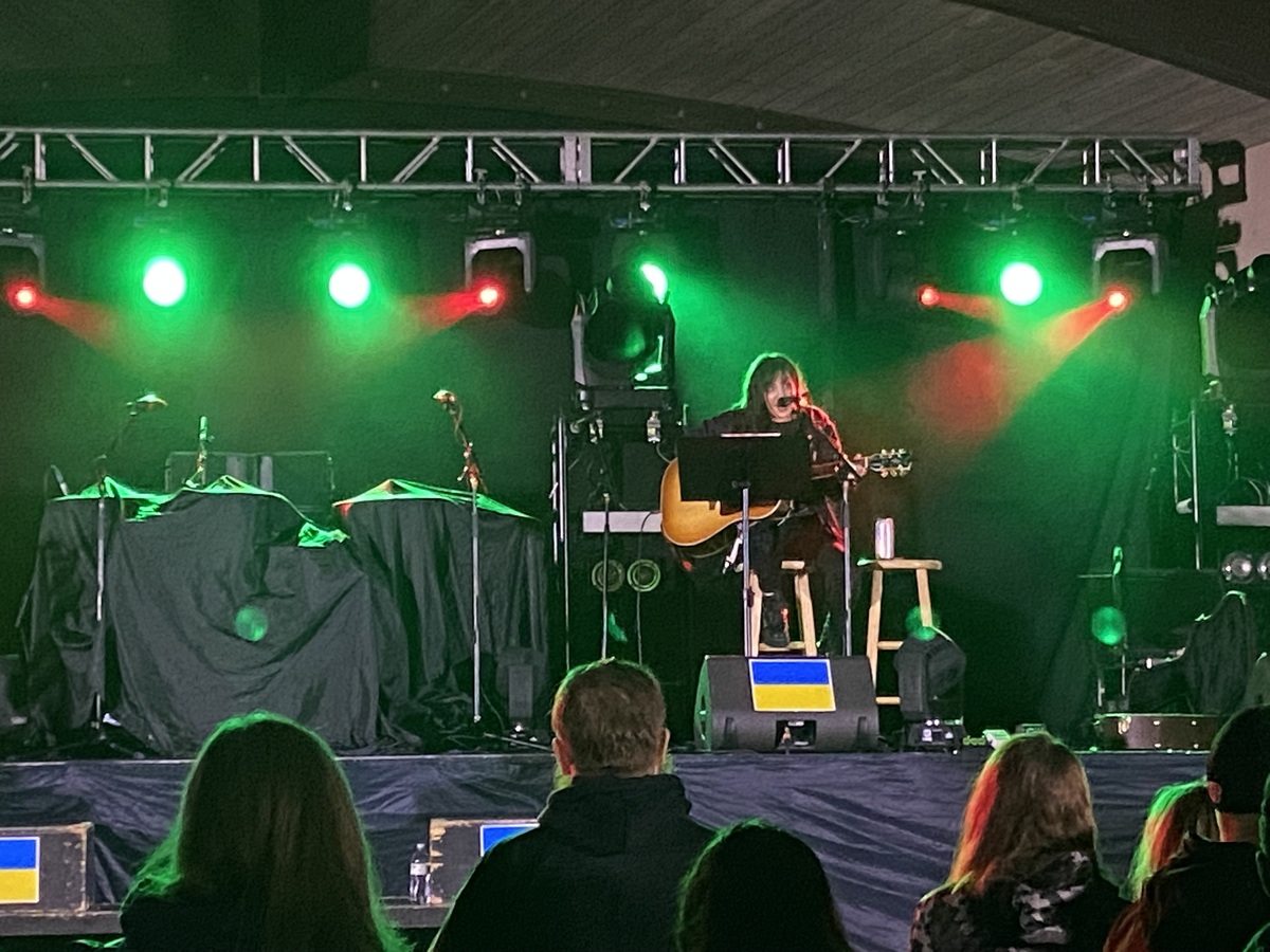 Jen Razavi Concert & Tour History | Concert Archives